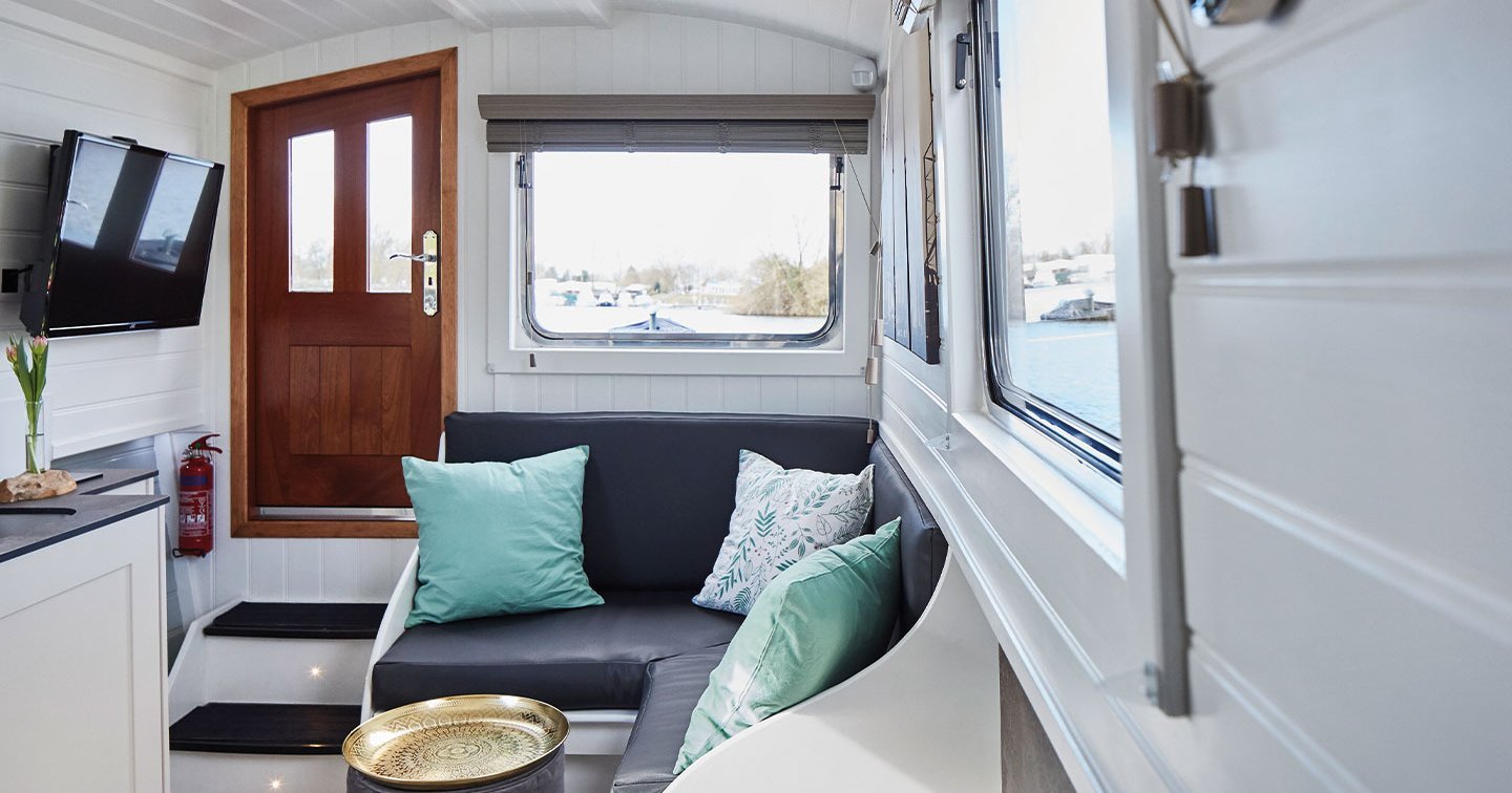 Hausboot "Sutje am Kai" - Ferienwohnung auf dem Wasser